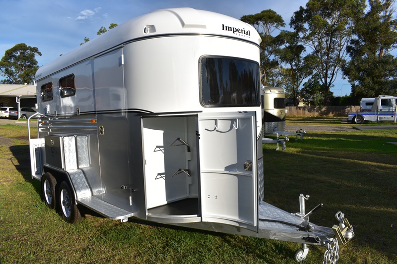 2HAL WARMBLOOD - Imperial Horse Floats